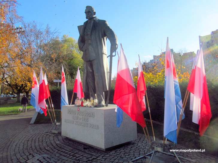 Pomnik marszałka Józefa Piłsudskiego w Gdyni - zdjęcie 1310/1973 Pomnik marszałka Józefa Piłsudskiego w Gdyni - zdjęcie 1310/1973
