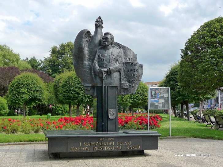 Pomnik Marszałka Józefa Piłsudskiego w Kołobrzegu - zdjęcie 407/658 Pomnik Marszałka Józefa Piłsudskiego w Kołobrzegu - zdjęcie 407/658